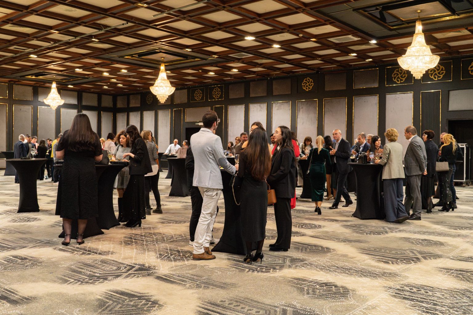 FEBA Alumni Gala 2024: 20 години FEBA Alumni Club – FEBA ALUMNI